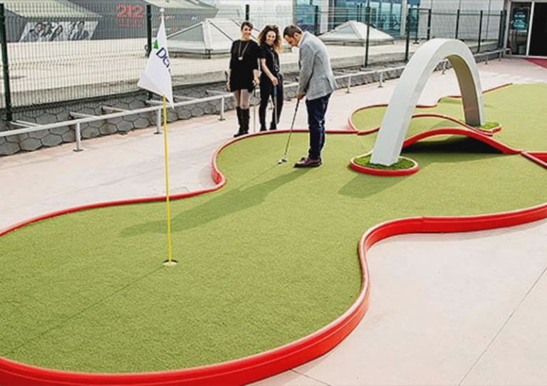 Circuitos Mini Golf portables de gran calidad y acabados.
